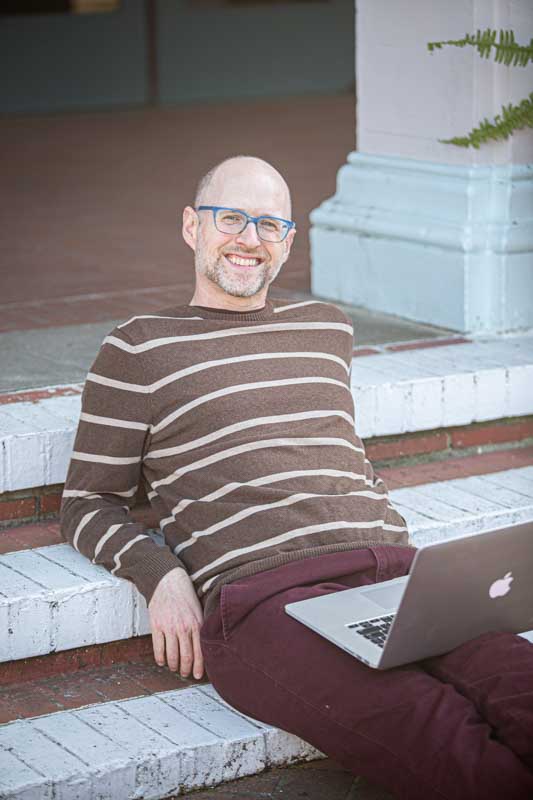 Creative Entrepreneurs - Thriving Creative Life